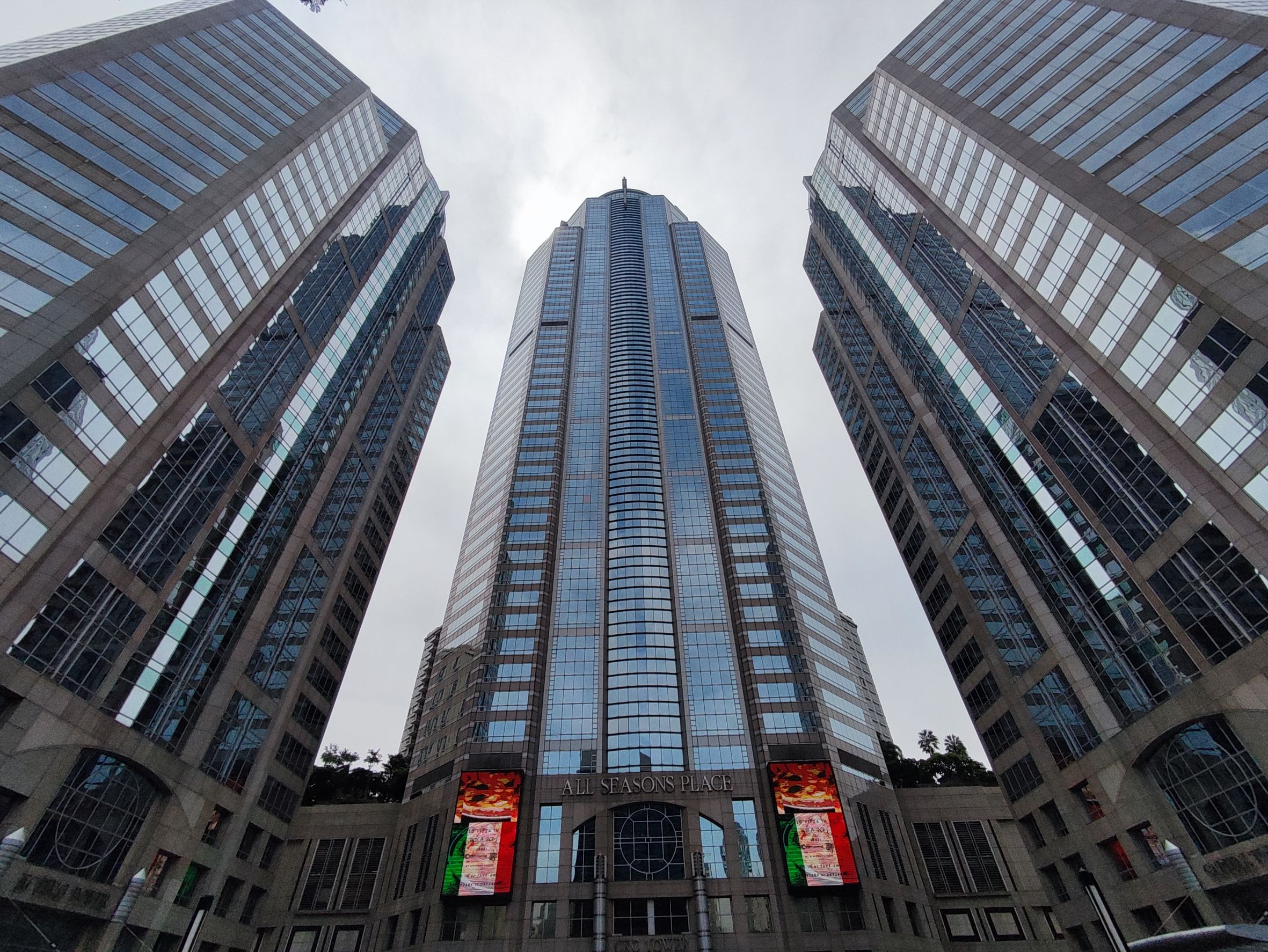 อาคาร ซีอาร์ซี ทาวเวอร์ ออลซีซั่น (CRC Tower All Seasons) – BKSC